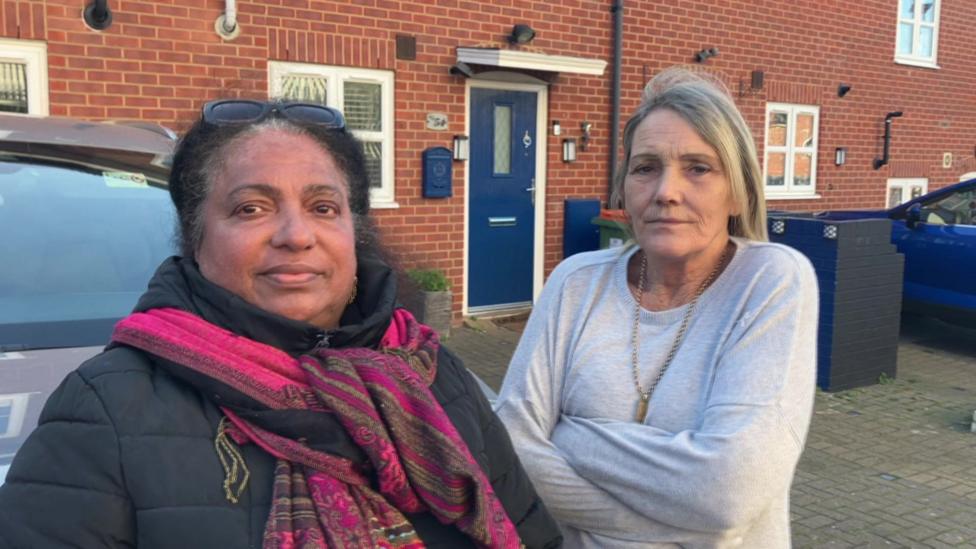 Girl missing in river at Woolwich prompts emergency search - BBC News