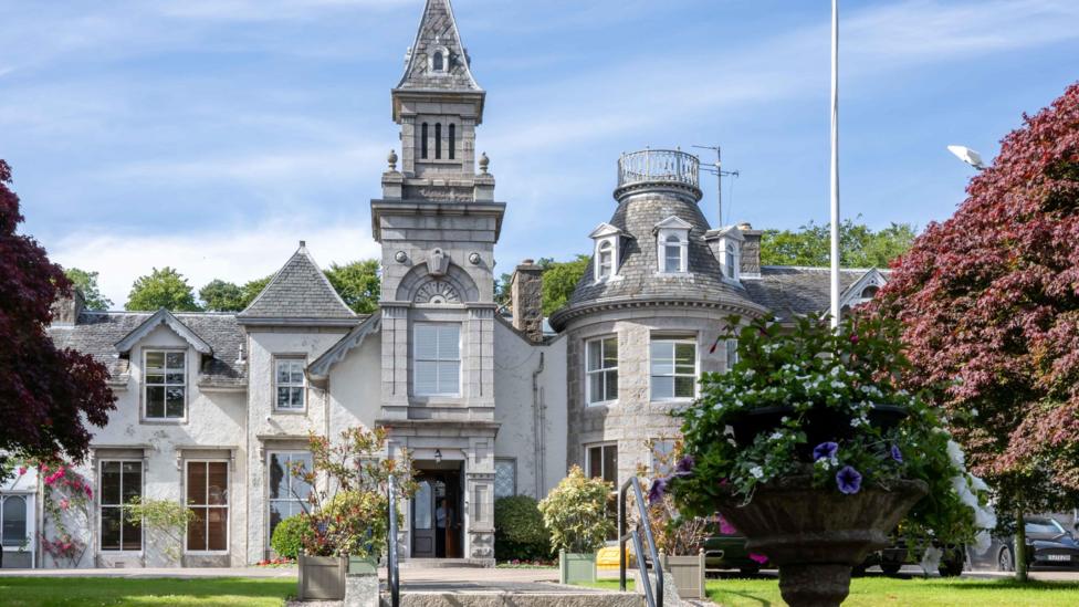 Aberdeen's Marcliffe Hotel owners set to acquire Woodbank site - BBC News