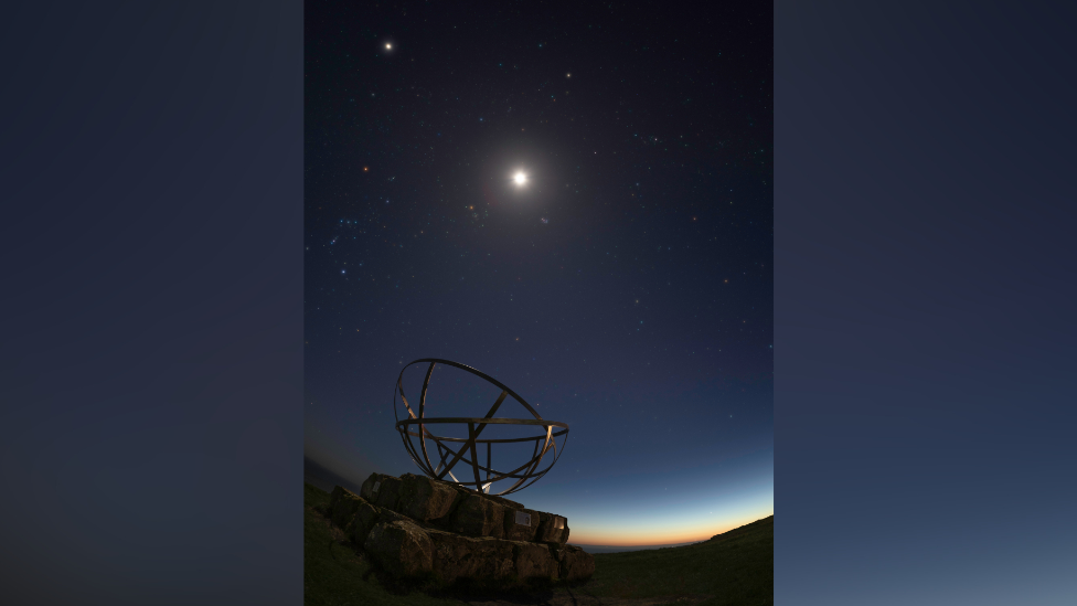 Planetary parade: Photographer captures phenomenon in Dorset - BBC News