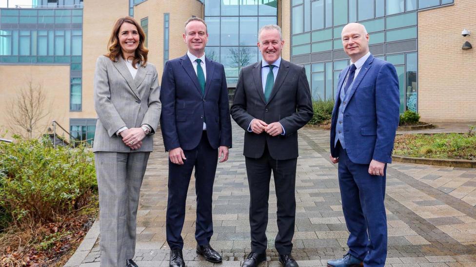 Ulster University: Taskforce to explore Derry student expansion - BBC News