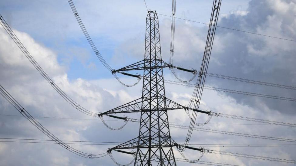 Frome power cut: Power restored to more than 1,100 homes - BBC News