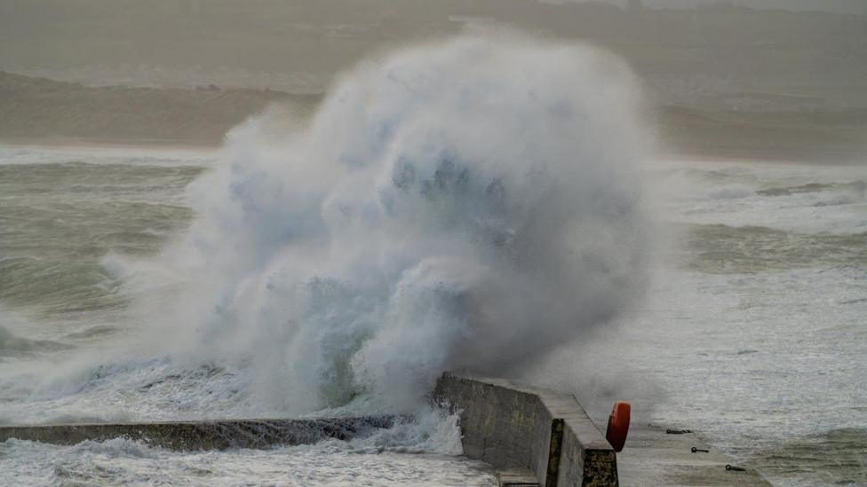Storm Darragh: Disruption across Northern Ireland - BBC News
