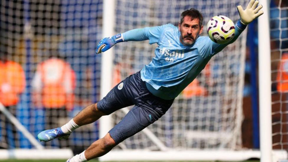 Man City news: Scott Carson on Premier League title race - BBC Sport