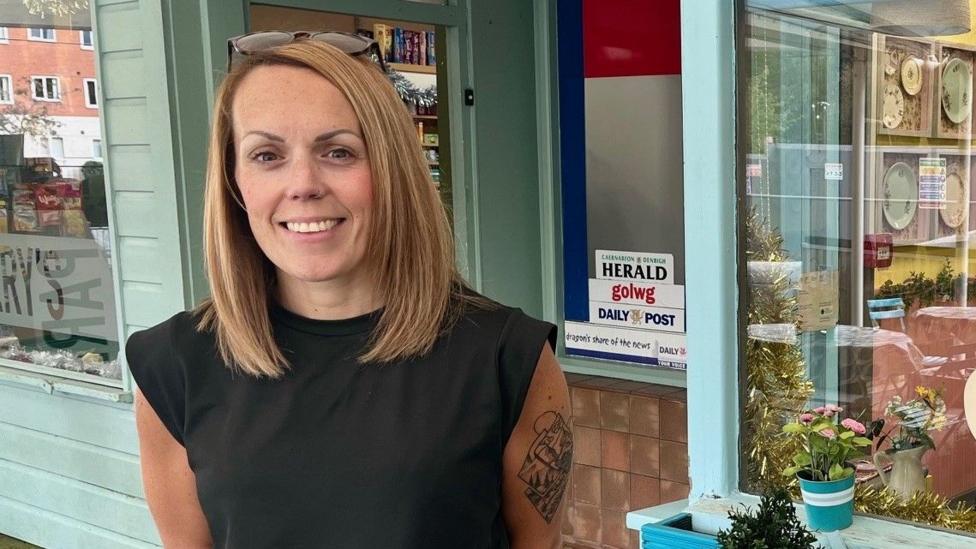 Nia Cerys yn hel atgofion wrth i Rownd a Rownd ddathlu 30 mlynedd - BBC ...