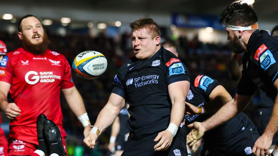 United Rugby Championship: Glasgow Warriors grind out narrow win over ...