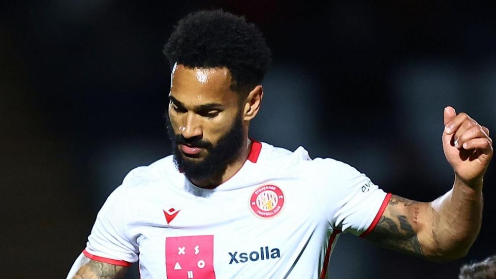 Jordan Roberts: Stevenage forward signs contract extension - BBC Sport