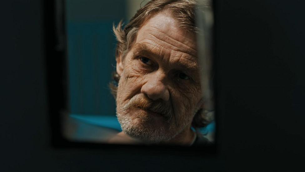 Rhys Richards: Actio'n Bariau yn help i gryfhau ar ôl strôc - BBC Cymru Fyw