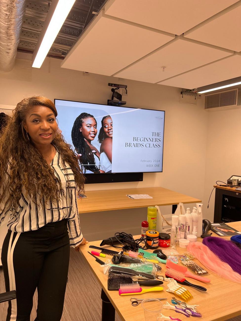 The woman teaching Afro-Scots to reclaim their natural hair - BBC News