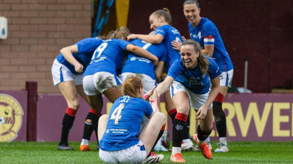 Rangers hit five past Hibs to retain SWPL Cup - BBC Sport