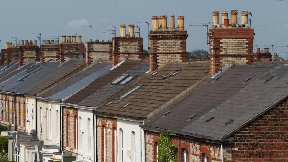 Reading home improvements scheme still paused after nine months - BBC News