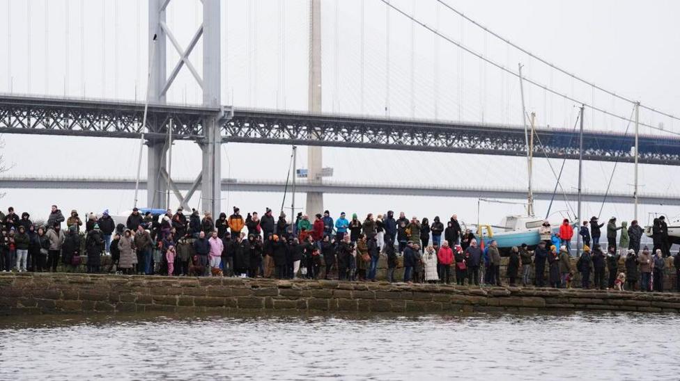 Loony Dookers welcome the New Year with icy plunge - BBC News