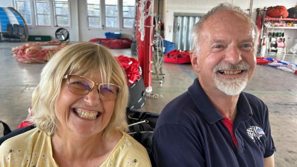 Bristol Balloon Fiesta: Cameron Balloons staff celebrate founder - BBC News