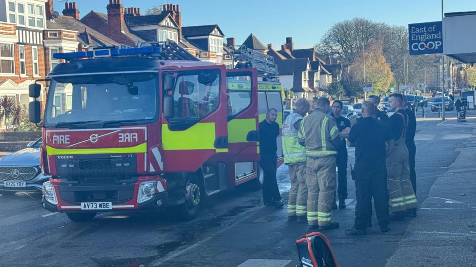 Ipswich tanning salon Tan-Fast damaged after sunbed catches fire - BBC News