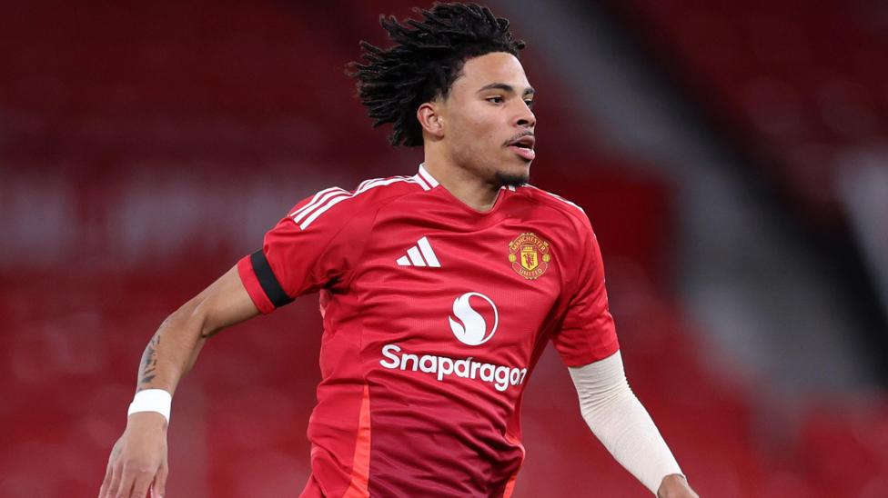 Ethan Williams: Cheltenham Town sign Manchester United winger on loan ...