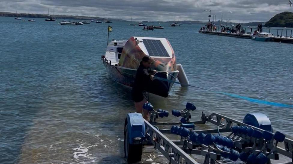 Rowers raising £57m for MND research back on water after re-route - BBC ...