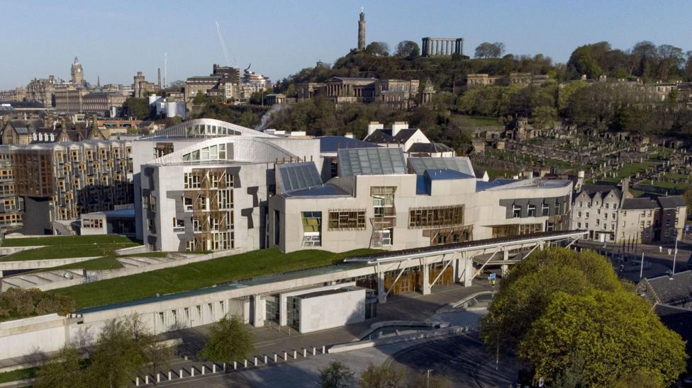 Bòrd na Gàidhlig 'son smachd a chumail air oifigearan leasachaidh ...