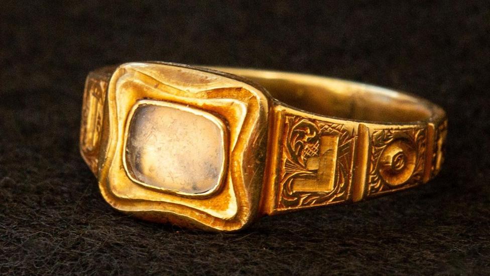 Mystery of Victorian geologist's ring found on African beach - BBC News