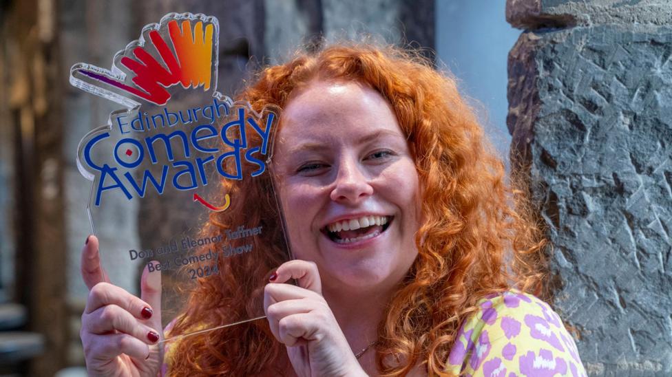 Hull comic wins Best Comedy Show at Edinburgh Fringe - BBC News