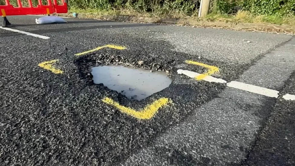 I was fined £70 after a pothole burst my tyre - BBC News