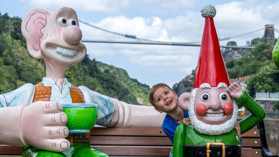 Bristol in Pictures: Birdman, Craft Beer Fest and Gromits - BBC News