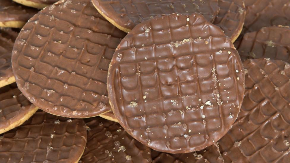 Chocolate digestives: How do you eat them? Choc side up or down? - BBC ...