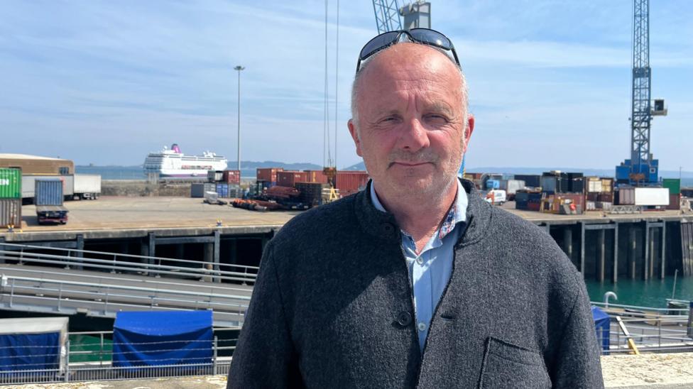 Guernsey tourism businesses see 'great' start to summer season - BBC News