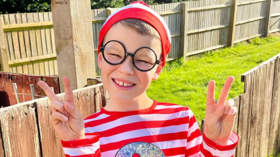 Send in: What are you wearing for World Book Day? - BBC Newsround