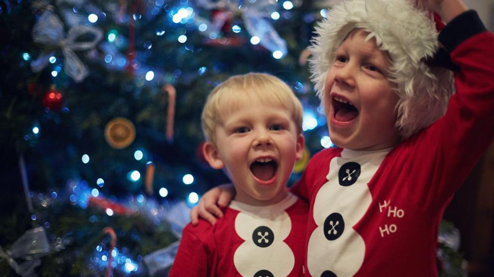 Christmas carols: Where do they come from? - BBC Newsround