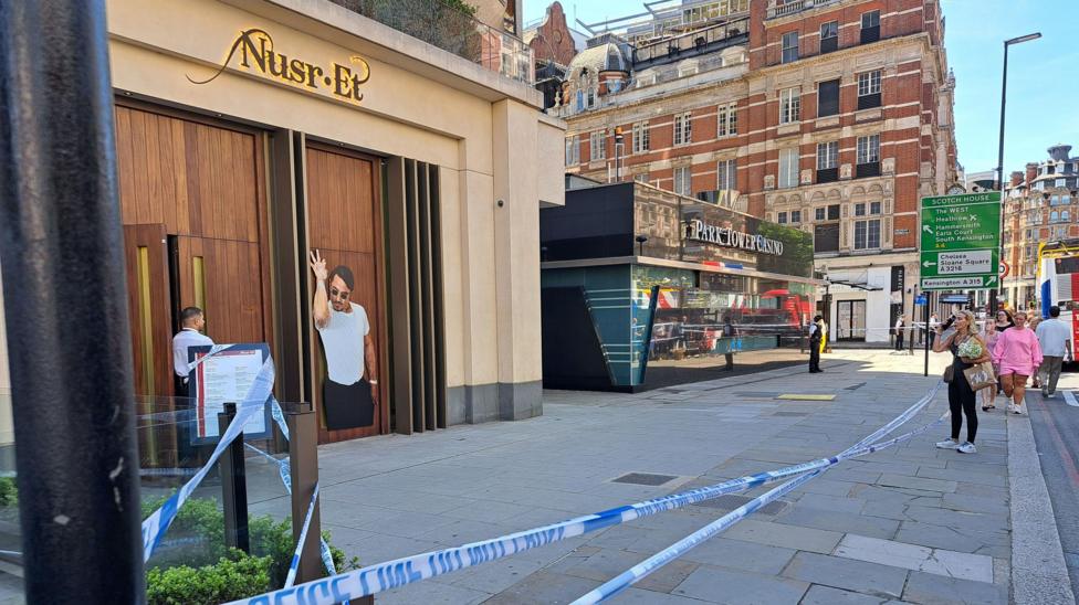 Knightsbridge stabbing victim named as Blue Stevens - BBC News
