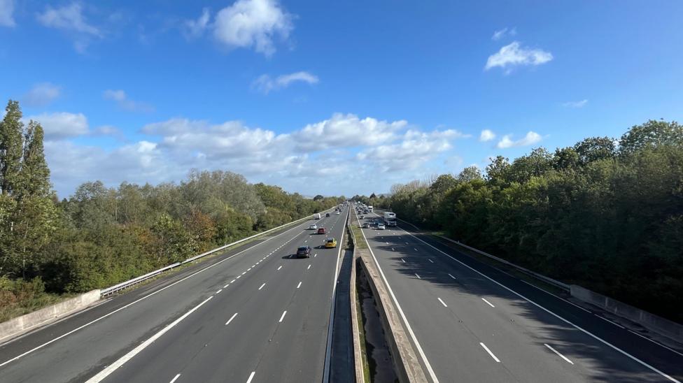 Businesses voice frustration to M5 junction 10 delays - BBC News