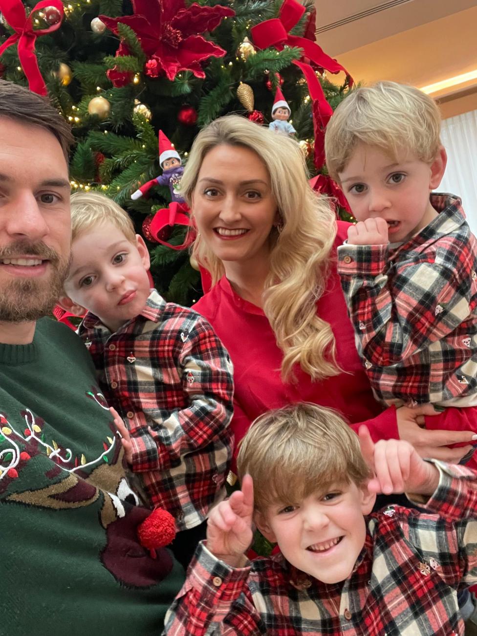 Traddodiadau Nadolig teulu Colleen Ramsey - BBC Cymru Fyw