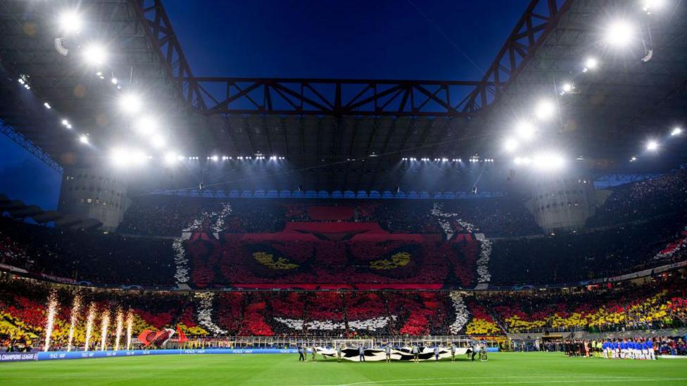 Arsenal's tifo fail vs PSG: Are English clubs bad at tifos? - BBC Sport
