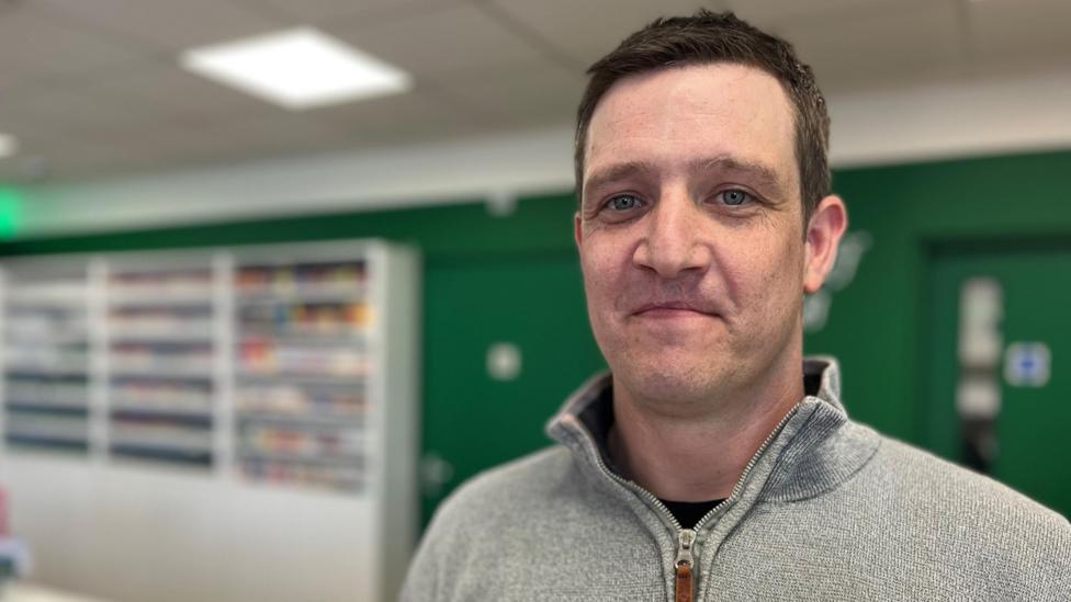 Nicotine pouches helped me quit vaping – but now I'm addicted - BBC News