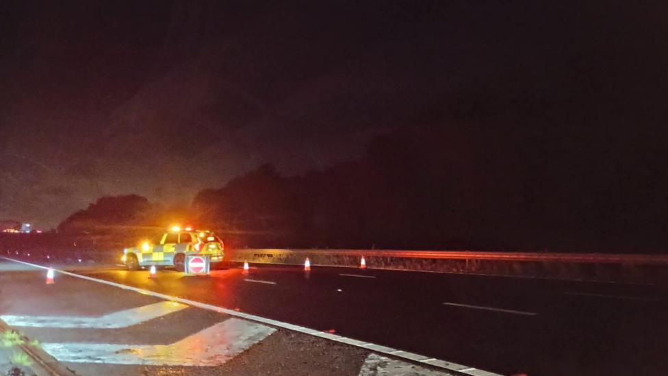 M5 traffic: Stranded drivers rescued as flooding closed route - BBC News
