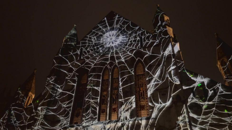 York landmarks illuminated for Colour and Light show - BBC News
