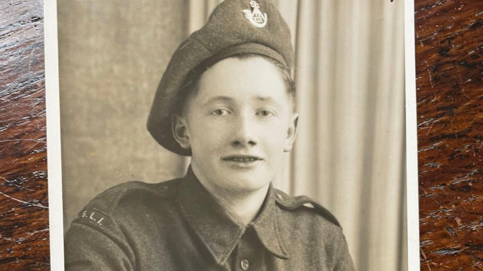 Shropshire soldier's family reunited with WW2 make-up box gift - BBC News