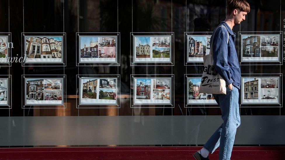 Estate agents accuse Rightmove of charging excessive fees - BBC News