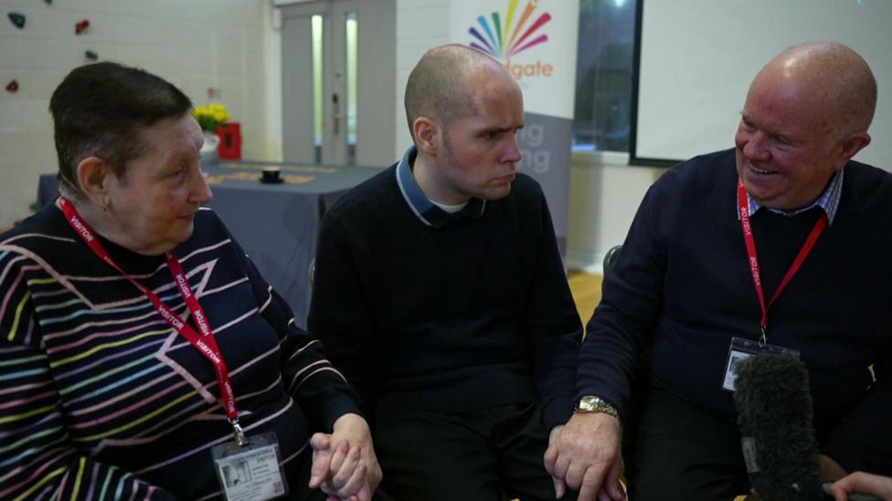 Non-verbal autistic man shows off 'perfect' singing - BBC News