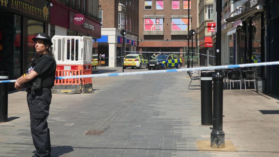 Northampton stabbing victim was aided by public, police say - BBC News