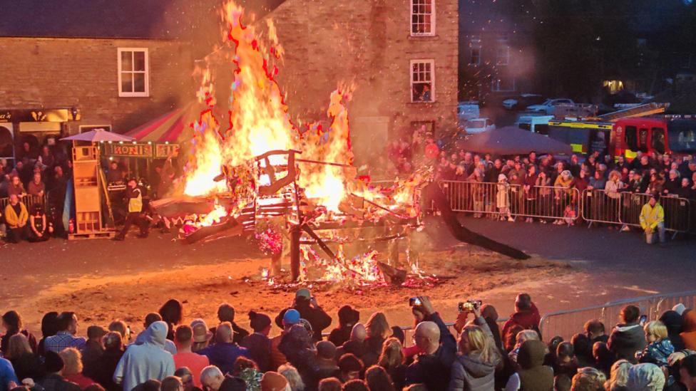 Allen Valleys Folk Festival celebrates 12th year - BBC News