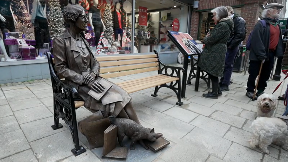 Sylvia Townsend Warner statue unveiled in Dorchester - BBC News