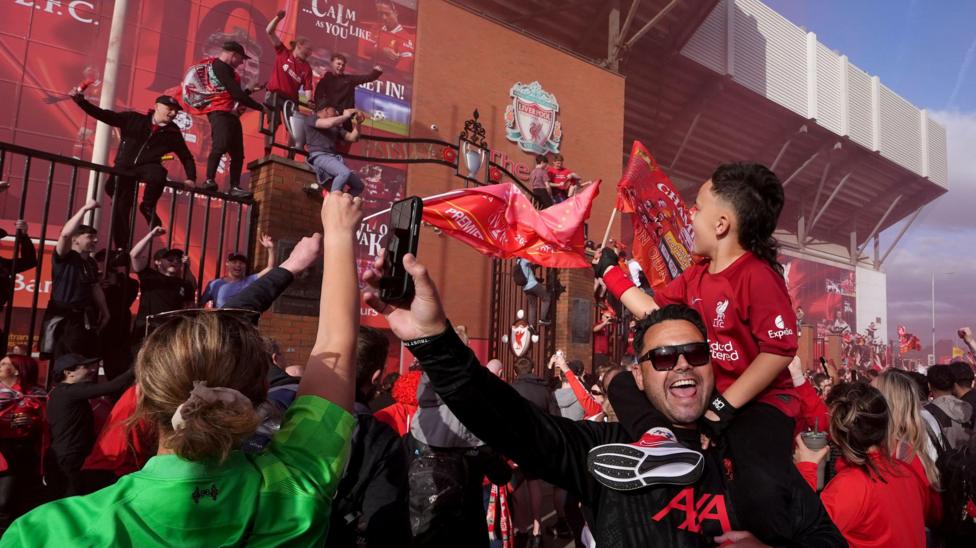 Liverpool Premier League parade: route, transport and times - BBC News