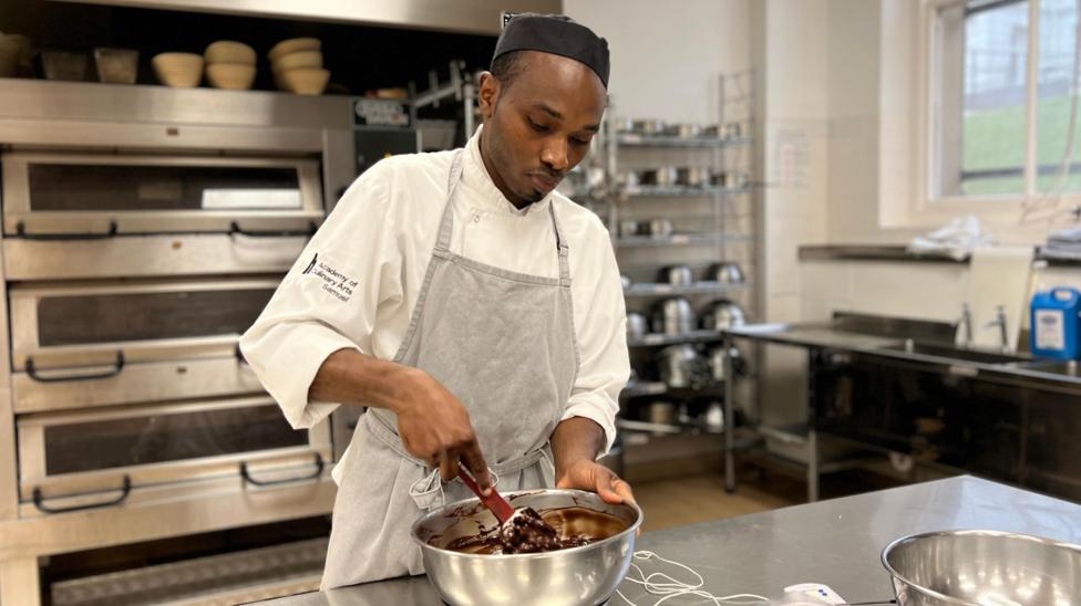 A Coventry chef's journey from cupcakes to Michelin star - BBC News