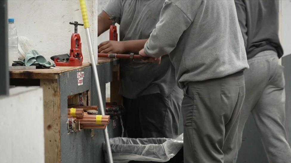 HMP Standford Hill rehabilitation scheme helps more than 1,000 - BBC News