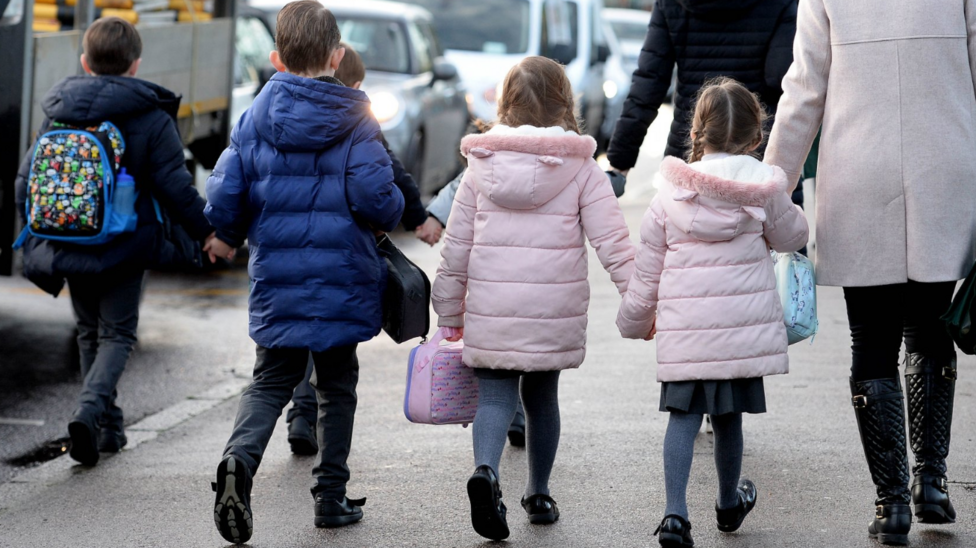 Starmer sets up taskforce for 4m UK children in poverty - BBC News
