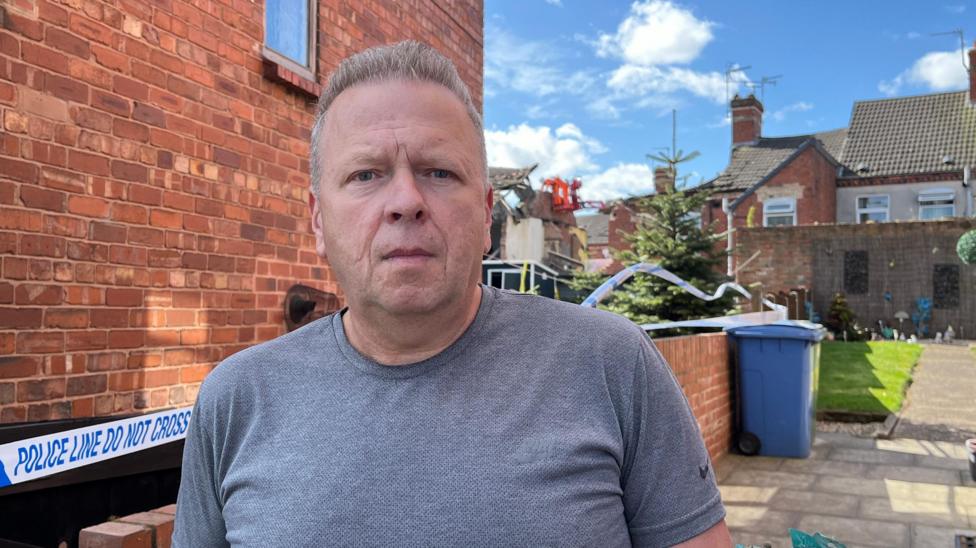 Worksop explosion: Probe continues after man dies in blast - BBC News