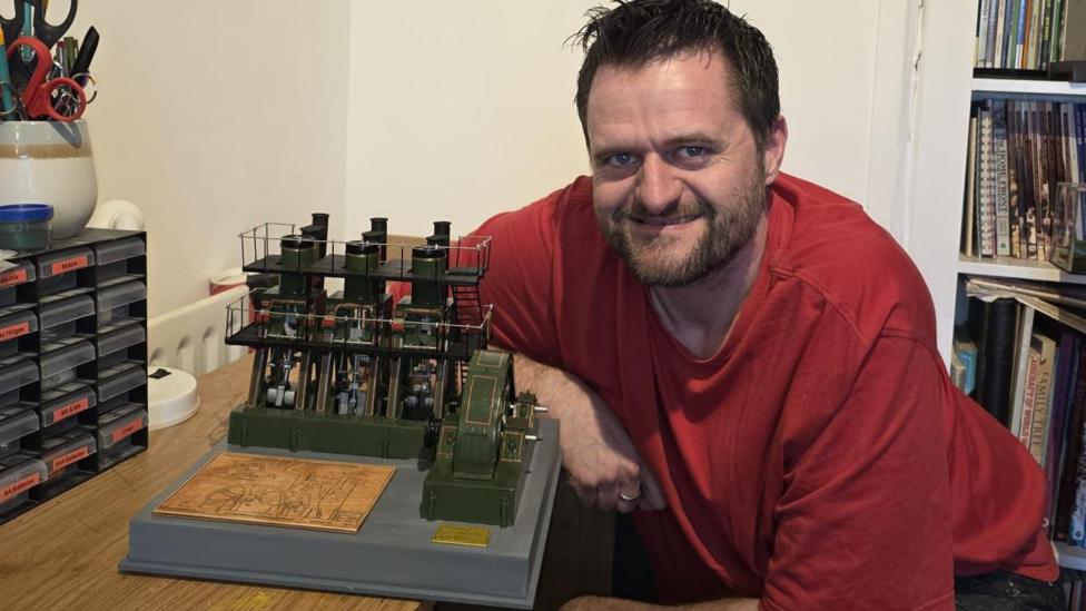 The Sheffield man turning childhood memories into tiny worlds - BBC News