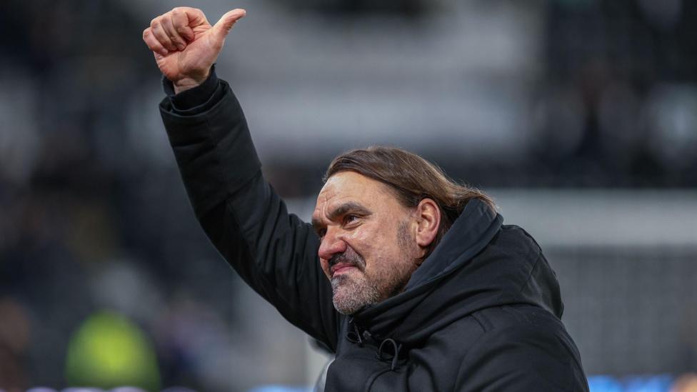 Daniel Farke: Leeds United boss wins manager of the month award - BBC Sport