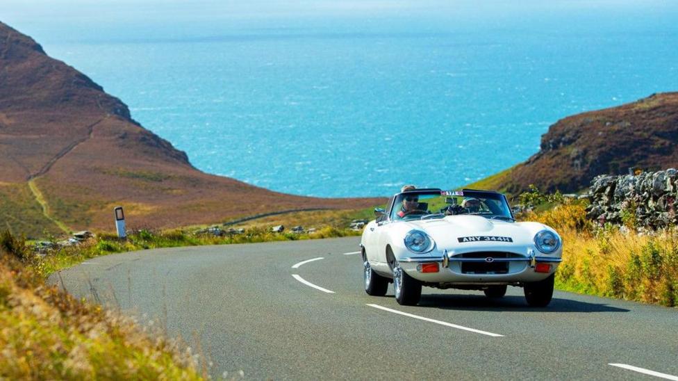 Hundreds of classic cars visit for Isle of Man motoring festival - BBC News
