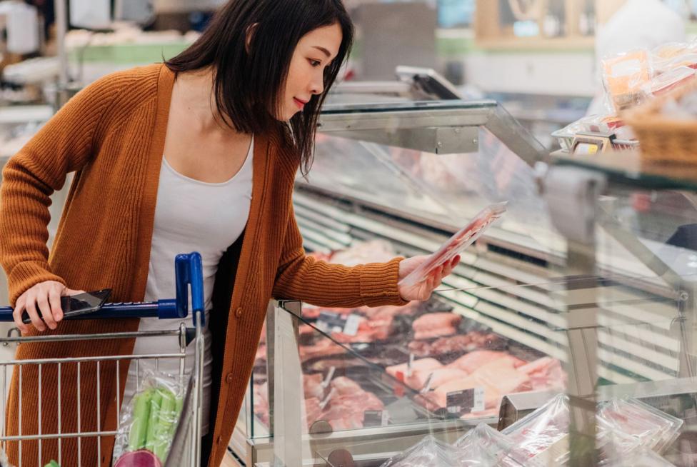 Farm welfare concerns leads to RSPCA Assured food label review - BBC News